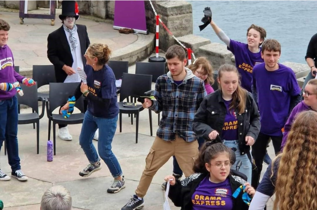 Drama Express tour their production of Schools out at Sockley with a ...